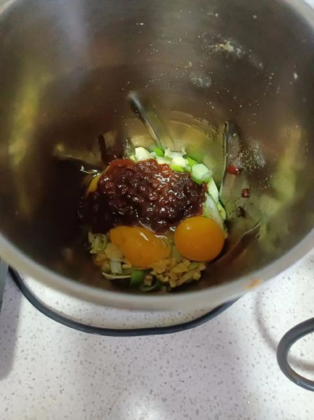 炸豆腐丸子怎么做_炸豆腐丸子酥脆秘诀-第1张图片-山城妙识