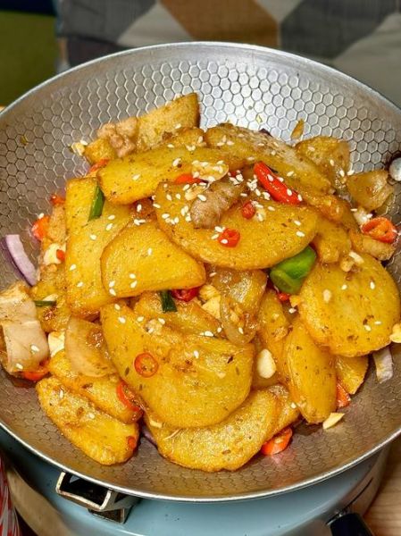干锅土豆片怎么炒_干锅土豆片家常做法-第1张图片-山城妙识