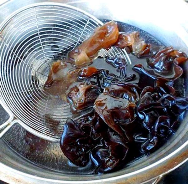 木耳没焯水吃了会怎么样_中毒症状多久出现-第2张图片-山城妙识
