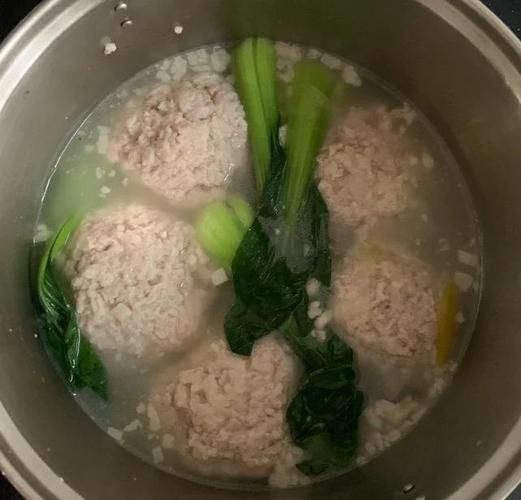 国宴清炖狮子头怎么做_正宗狮子头选材秘诀-第1张图片-山城妙识 国宴清炖狮子头怎么做_正宗狮子头选材秘诀-第1张图片-山城妙识