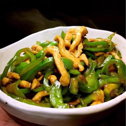 清炒柿子椒怎么做_清炒柿子椒需要焯水吗-第3张图片-山城妙识