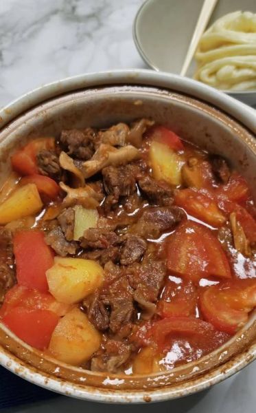 砂锅牛腩西红柿怎么做_西红柿牛腩砂锅要炖多久-第1张图片-山城妙识 砂锅牛腩西红柿怎么做_西红柿牛腩砂锅要炖多久-第1张图片-山城妙识