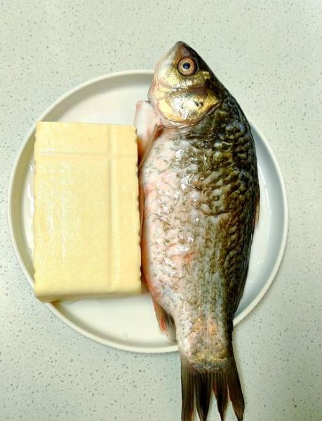 鲫鱼汤怎么炖好喝又白_鲫鱼汤家常做法简单方便-第1张图片-山城妙识