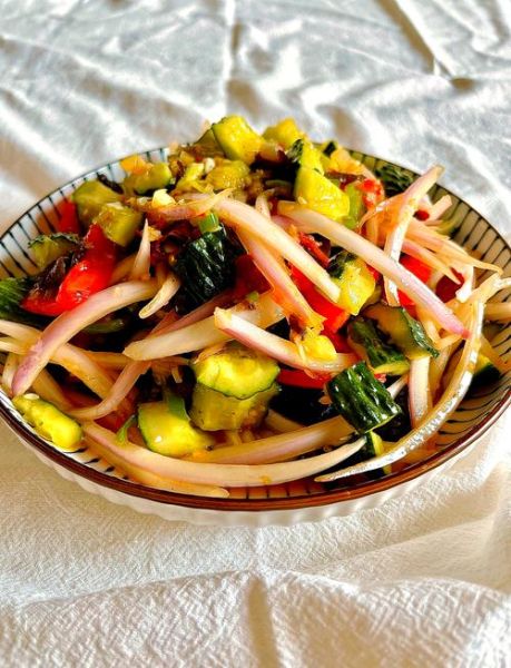 凉拌青瓜木耳怎么做_凉拌青瓜木耳需要焯水吗-第1张图片-山城妙识