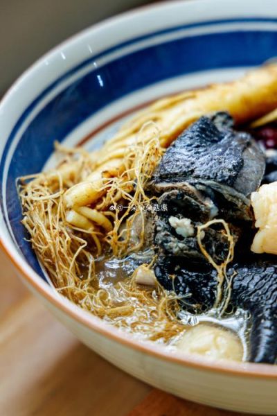 药膳乌鸡汤怎么做_乌鸡汤适合什么人喝-第1张图片-山城妙识 药膳乌鸡汤怎么做_乌鸡汤适合什么人喝-第1张图片-山城妙识