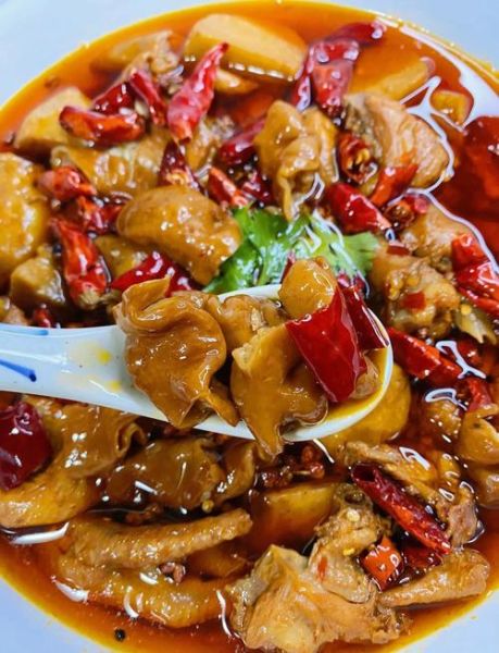 肥肠鸡怎么做_肥肠鸡最正宗的做法-第1张图片-山城妙识