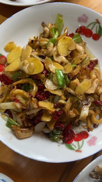 炒鲍鱼怎么做好吃_家常鲍鱼简单做法-第1张图片-山城妙识