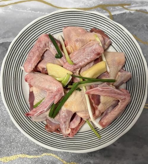 蒸鸽子最正确的方法_蒸鸽子需要多长时间-第1张图片-山城妙识