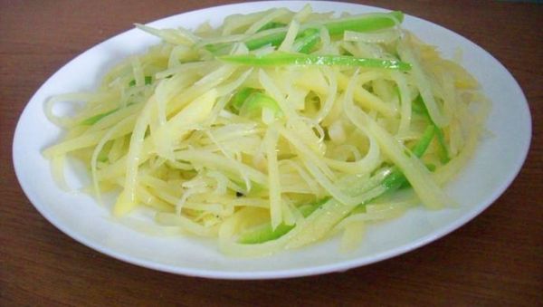 土豆丝怎么炒好吃_家常土豆丝的做法步骤-第3张图片-山城妙识