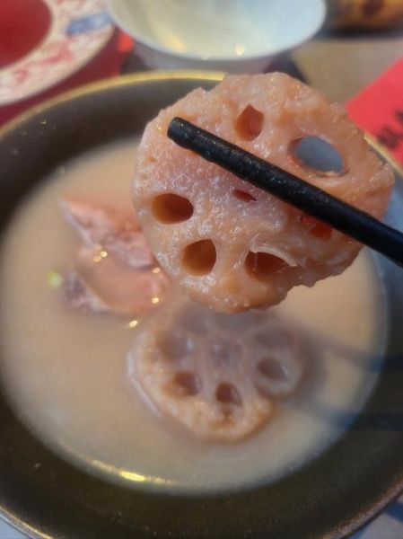 莲藕汤怎么煲不黑_莲藕汤配什么食材好-第2张图片-山城妙识