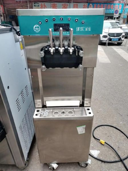 地摊冰淇淋机器多少钱_二手冰淇淋机价格-第2张图片-山城妙识