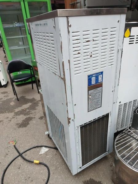 地摊冰淇淋机器多少钱_二手冰淇淋机价格-第3张图片-山城妙识