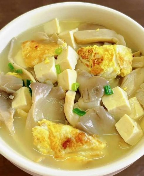 蘑菇豆腐汤怎么做好喝_蘑菇豆腐汤的家常做法-第1张图片-山城妙识