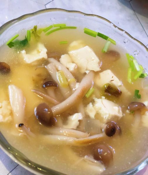 蘑菇豆腐汤怎么做好喝_蘑菇豆腐汤的家常做法-第3张图片-山城妙识