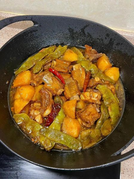 家常排骨炖豆角怎么做_排骨炖豆角最正宗的做法-第1张图片-山城妙识