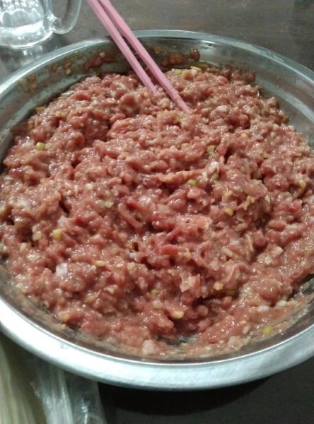 牛肉馄饨馅怎么调才嫩_牛肉馄饨馅的做法窍门-第2张图片-山城妙识