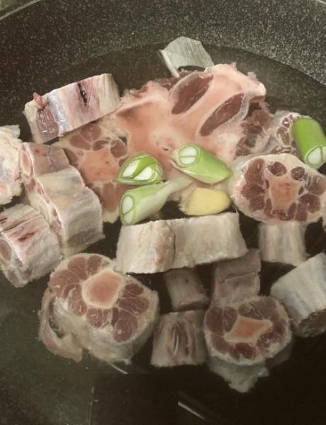 清炖牛尾汤怎么做_清炖牛尾汤需要焯水吗-第2张图片-山城妙识 清炖牛尾汤怎么做_清炖牛尾汤需要焯水吗-第2张图片-山城妙识