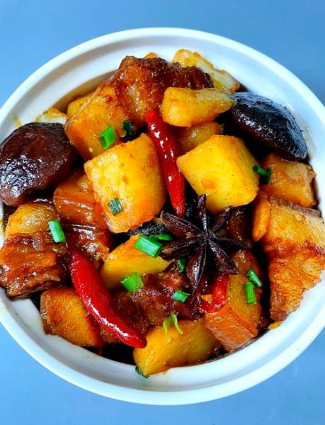 土豆炖肉片怎么做_土豆炖肉片的家常做法-第2张图片-山城妙识