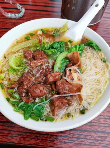 牛腩粉热量是多少_减肥能吃牛腩粉吗-第1张图片-山城妙识