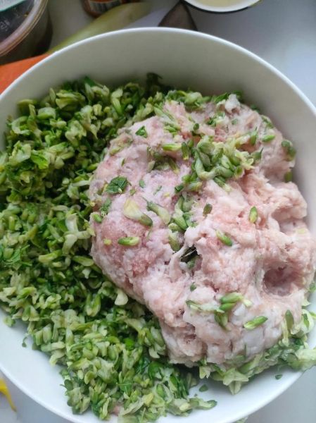 洋槐花饺子馅怎么做_洋槐花包饺子好吃吗-第3张图片-山城妙识