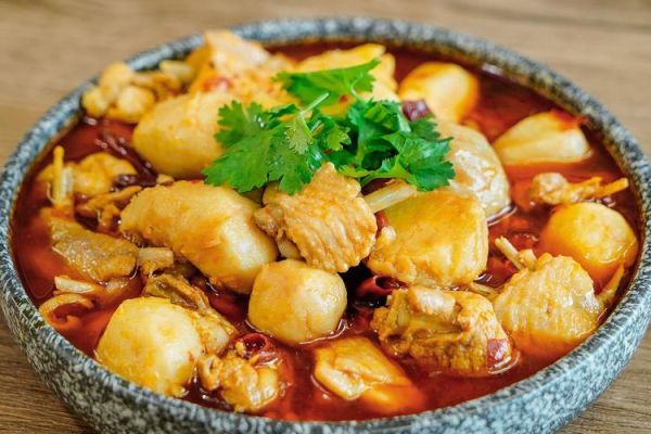 芋儿鸡怎么做好吃_芋儿鸡的家常做法窍门-第1张图片-山城妙识