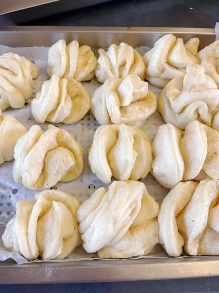 发面花卷的做法视频_发面花卷怎么做好吃-第1张图片-山城妙识