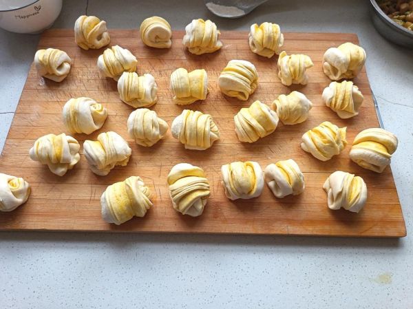 发面花卷的做法视频_发面花卷怎么做好吃-第2张图片-山城妙识