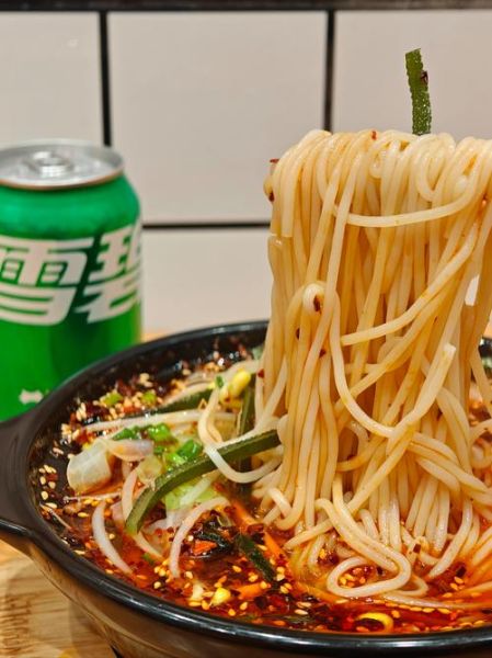 砂锅米线怎么煮不糊锅_砂锅米线汤底的正宗做法-第3张图片-山城妙识 砂锅米线怎么煮不糊锅_砂锅米线汤底的正宗做法-第3张图片-山城妙识