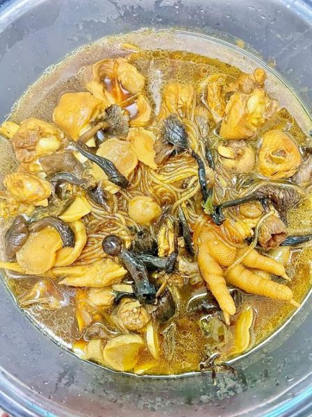 小鸡炖蘑菇是什么意思_小鸡炖蘑菇的梗出自哪里-第1张图片-山城妙识 小鸡炖蘑菇是什么意思_小鸡炖蘑菇的梗出自哪里-第1张图片-山城妙识