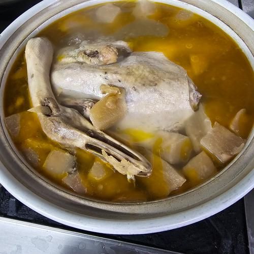 炖老鸭汤怎么炖好吃_老鸭汤去腥增香的秘诀-第2张图片-山城妙识