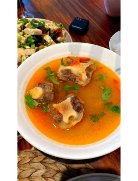 番茄牛尾汤怎么做_家常番茄牛尾汤的做法大全-第1张图片-山城妙识