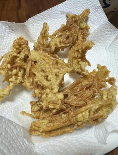 炸金针菇怎么炸又酥脆_金针菇炸多久才脆-第1张图片-山城妙识