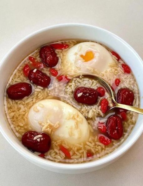 酒酿煮鸡蛋的做法_酒酿鸡蛋什么时候放-第2张图片-山城妙识