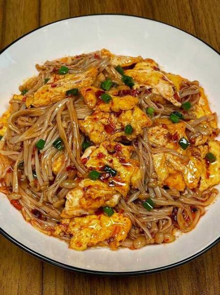 炒金针菇怎么做_金针菇的家常做法-第1张图片-山城妙识