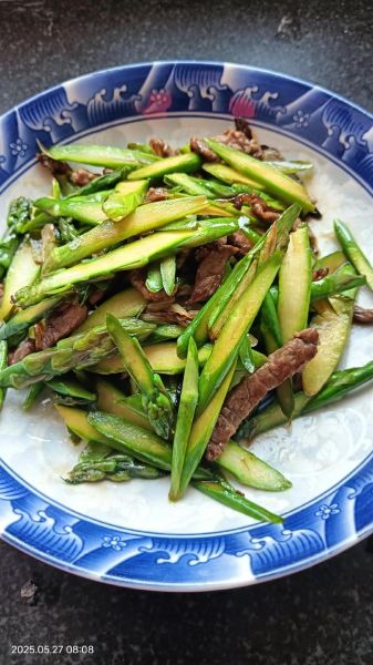 家常炒芦笋怎么做_芦笋焯水几分钟才脆绿-第2张图片-山城妙识 家常炒芦笋怎么做_芦笋焯水几分钟才脆绿-第2张图片-山城妙识