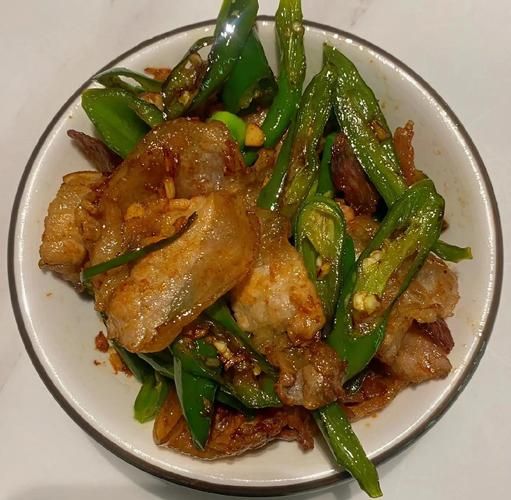 青椒炒肉怎么炒好吃_青椒炒肉家常做法-第3张图片-山城妙识