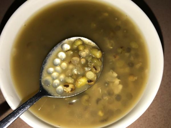 绿豆糖水能降火吗_绿豆糖水的功效与作用-第1张图片-山城妙识 绿豆糖水能降火吗_绿豆糖水的功效与作用-第1张图片-山城妙识