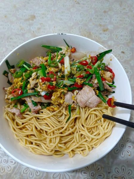 懒人拌面怎么做_懒人拌面几分钟能做好-第1张图片-山城妙识 懒人拌面怎么做_懒人拌面几分钟能做好-第1张图片-山城妙识