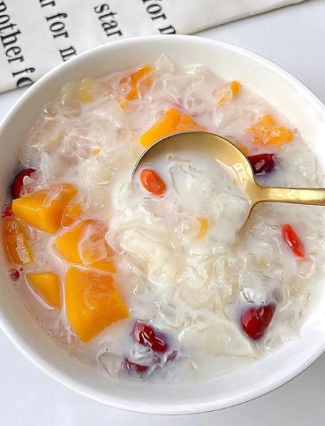 木瓜牛奶银耳羹怎么做_木瓜牛奶银耳羹的功效-第1张图片-山城妙识