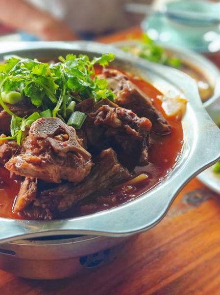 炖羊肉放什么菜最佳_羊肉炖什么菜好吃又营养-第1张图片-山城妙识