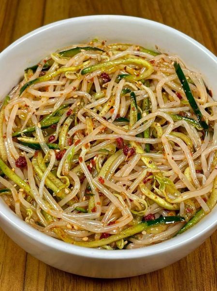 凉拌绿豆芽怎么做好吃_凉拌绿豆芽需要焯水吗-第3张图片-山城妙识