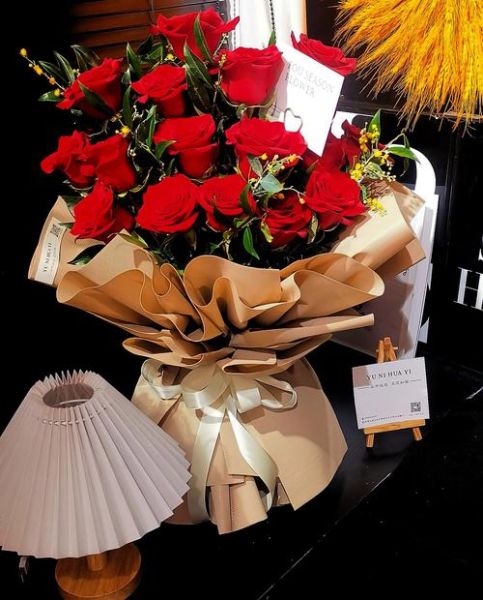 玫瑰花束图片大全_如何挑选适合场景的玫瑰-第1张图片-山城妙识 玫瑰花束图片大全_如何挑选适合场景的玫瑰-第1张图片-山城妙识