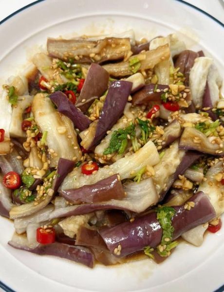 手撕凉拌茄子怎么做_凉拌茄子要不要先蒸-第1张图片-山城妙识