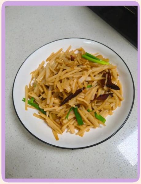 炒莲藕丝怎么炒才脆_炒莲藕丝要不要焯水-第3张图片-山城妙识
