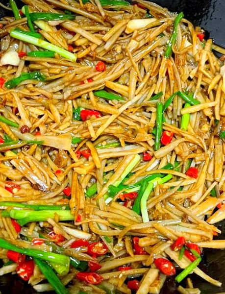 炒莲藕丝怎么炒才脆_炒莲藕丝要不要焯水-第2张图片-山城妙识