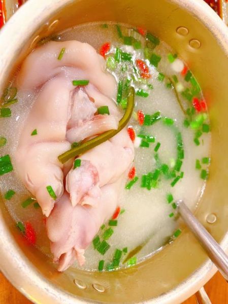 猪脚煲汤放什么材料好_猪脚汤怎么煲才香-第1张图片-山城妙识 猪脚煲汤放什么材料好_猪脚汤怎么煲才香-第1张图片-山城妙识