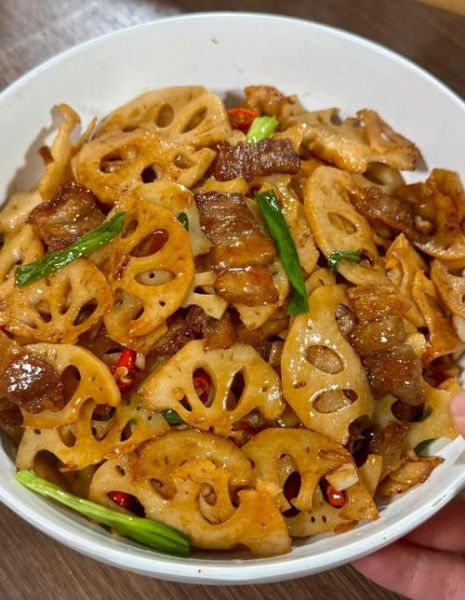 莲藕炒肉怎么做_莲藕炒肉的家常做法-第1张图片-山城妙识