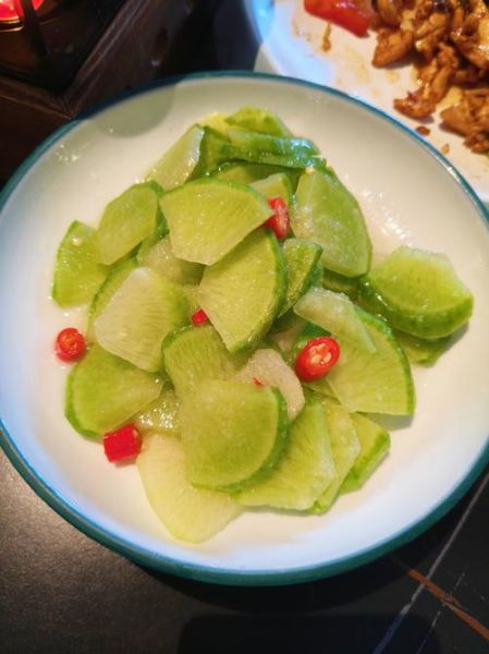 绿萝卜凉拌怎么做_绿萝卜凉拌最简单的做法-第1张图片-山城妙识