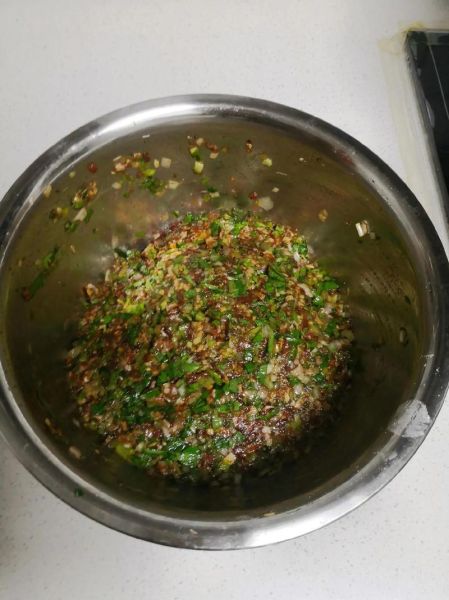 芹菜猪肉馅怎么调_芹菜猪肉馅做法步骤-第3张图片-山城妙识