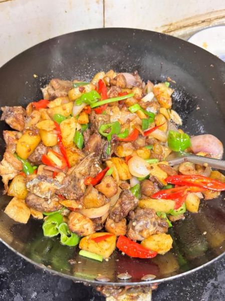 重庆干锅鸡怎么做_正宗干锅鸡做法步骤-第1张图片-山城妙识